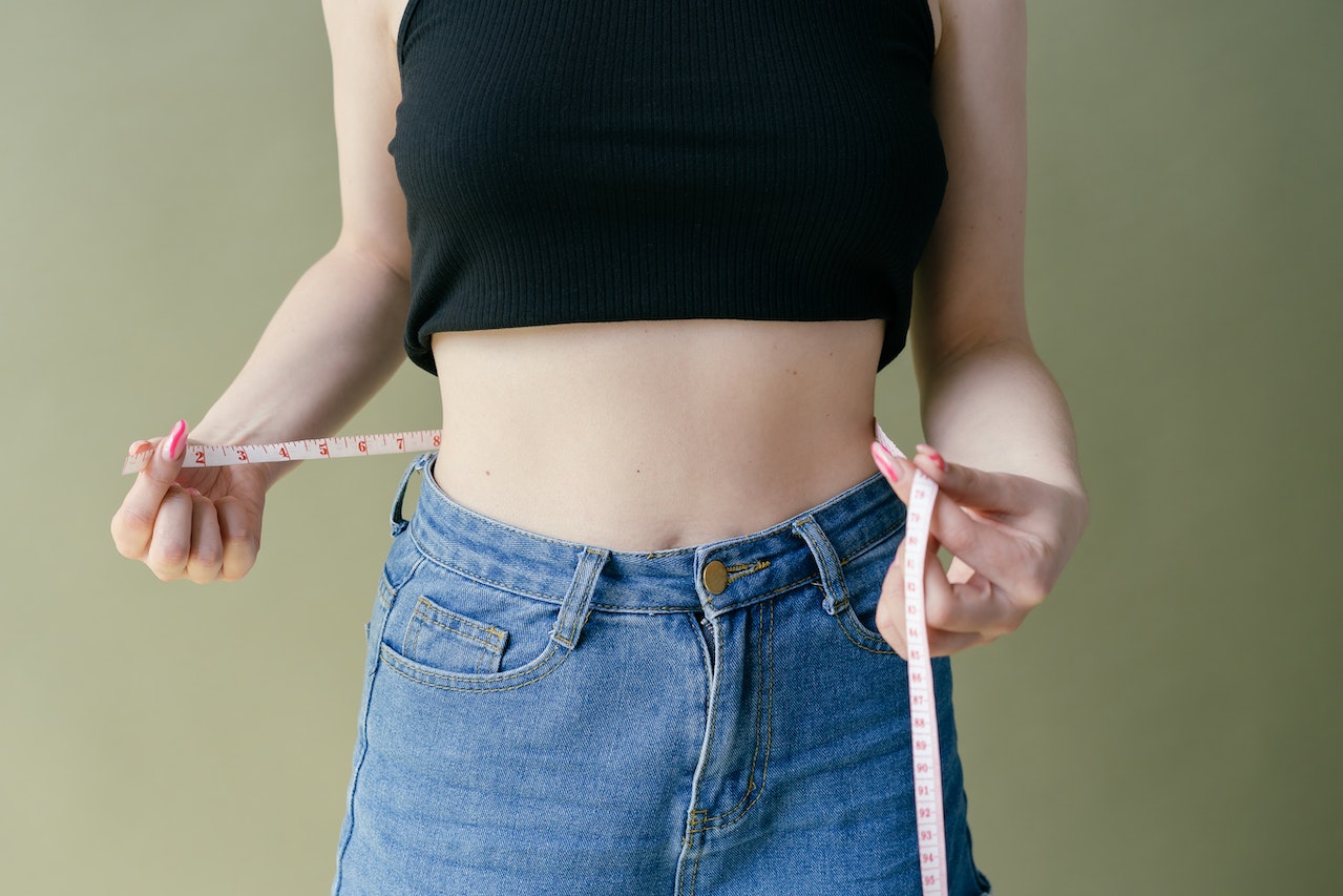 The Best Exercises for Muffin Top: Sculpt Your Waistline - Sparkling Moods